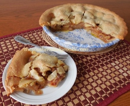 SOUTHERN APPLE PIE - The Southern Lady Cooks