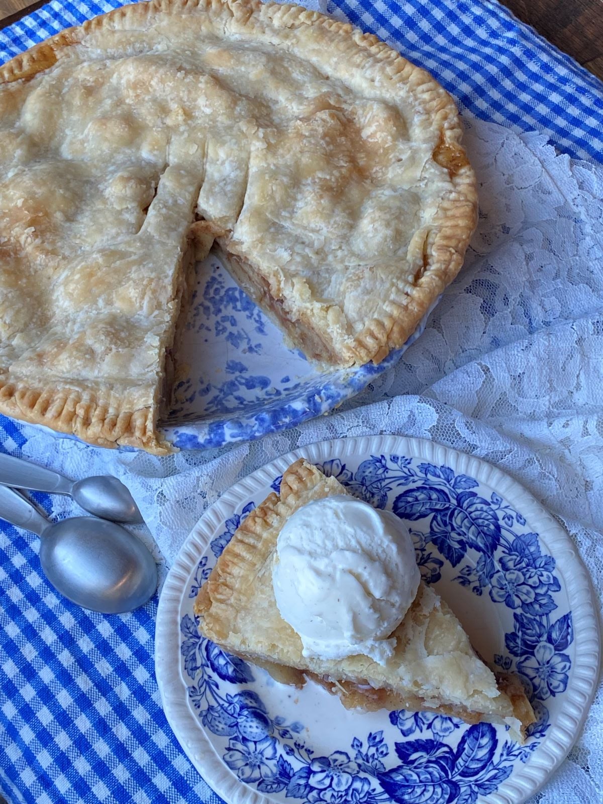 SOUTHERN APPLE PIE - The Southern Lady Cooks