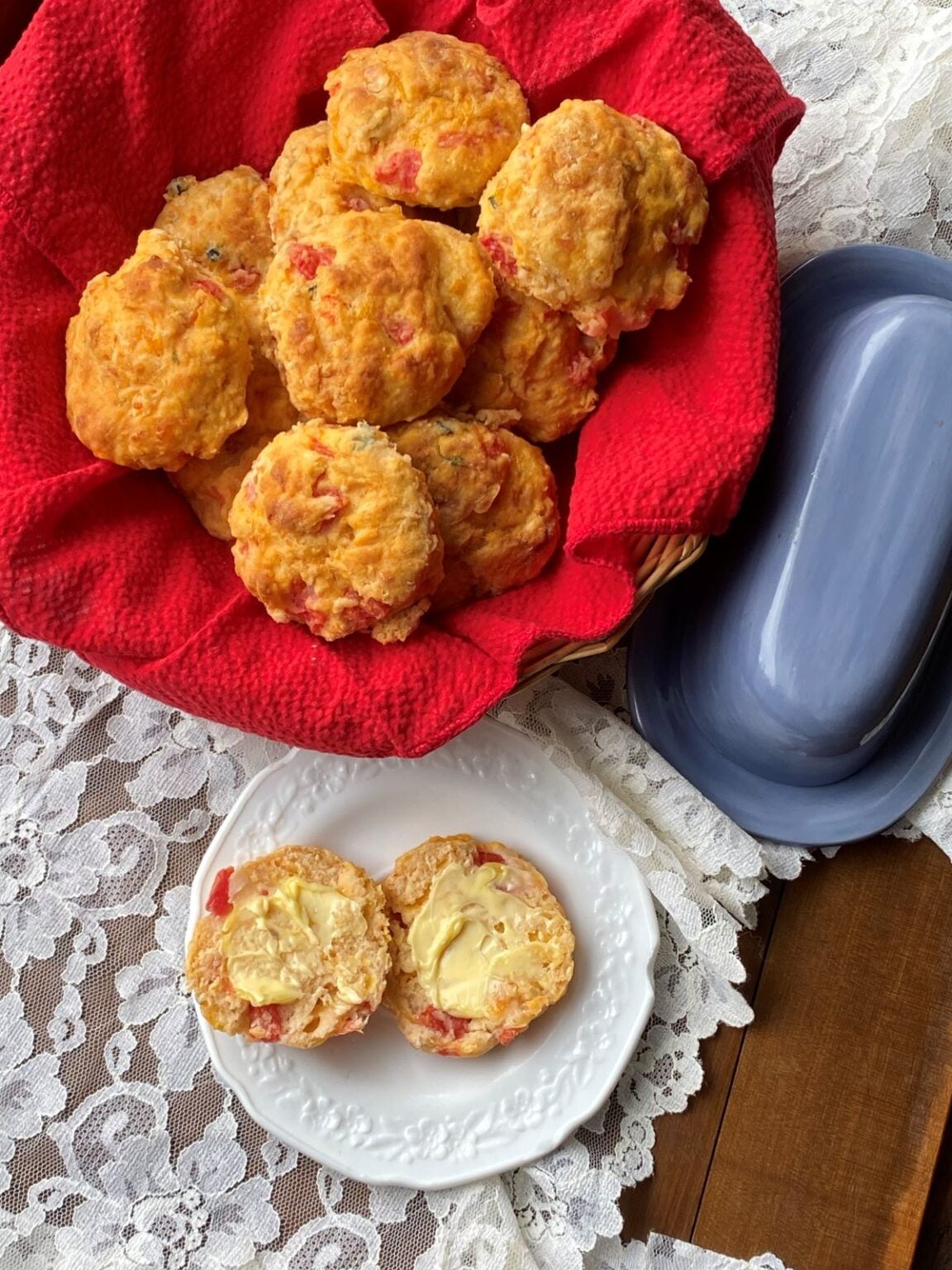 TOMATO BISCUITS - Homemade Biscuits Made with Fresh Tomatoes.
