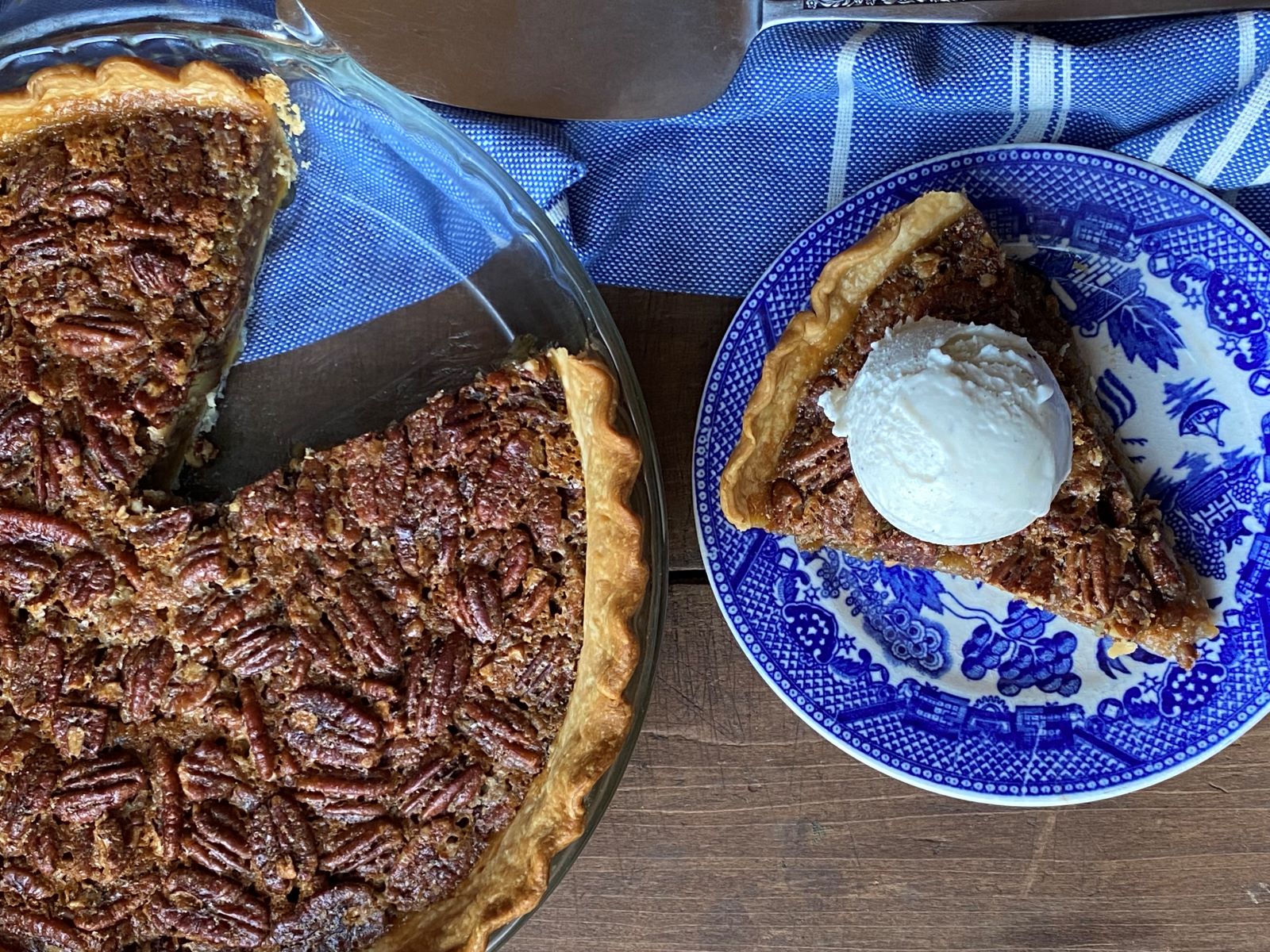 PECAN PIE WITH MAPLE SYRUP -The Southern Lady Cooks
