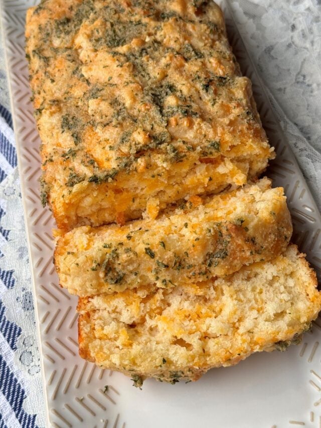 CHEDDAR BAY BISCUIT BREAD - The Southern Lady Cooks