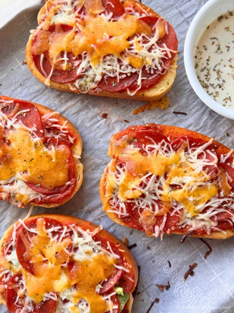 TEXAS TOAST PIZZAS - The Southern Lady Cooks
